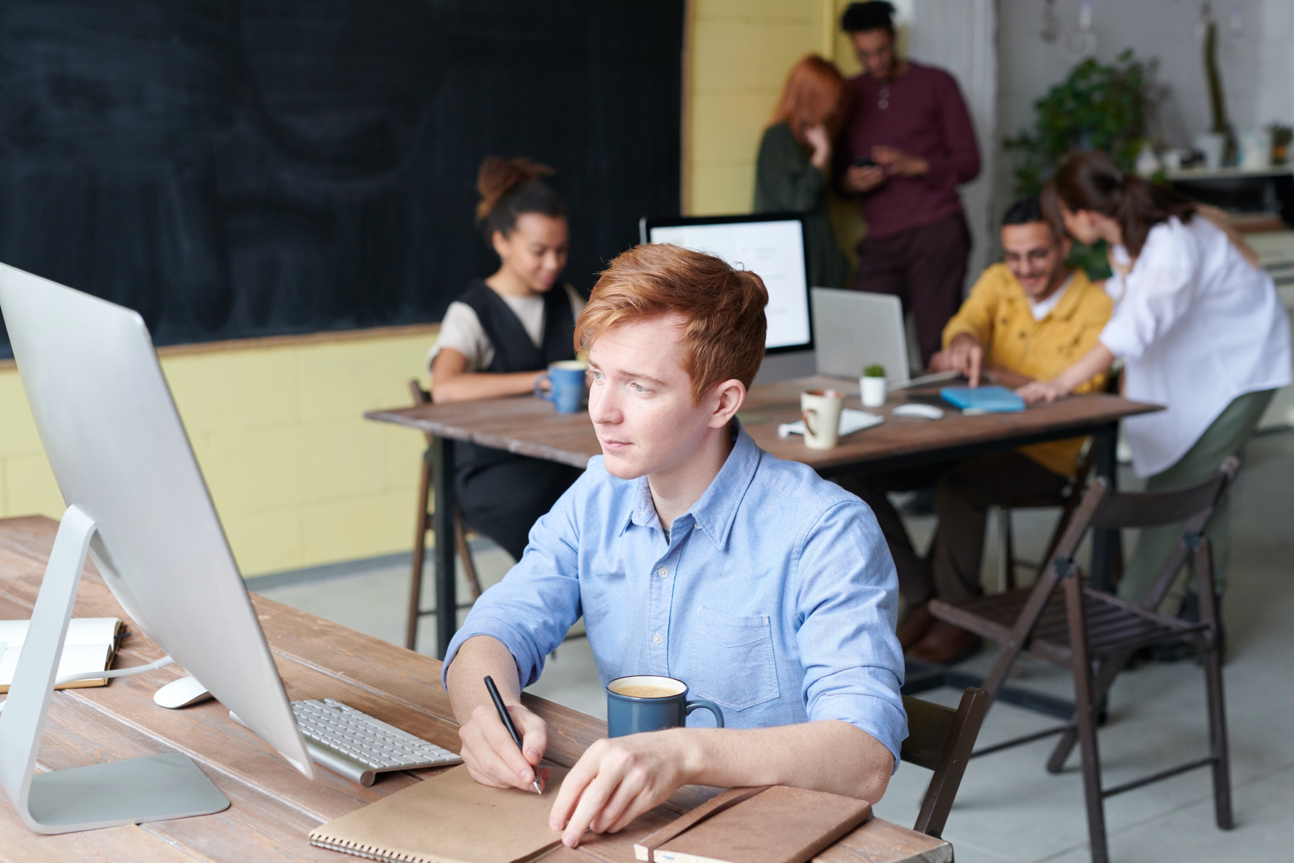 Difference between leading a small or large team | Lead by design